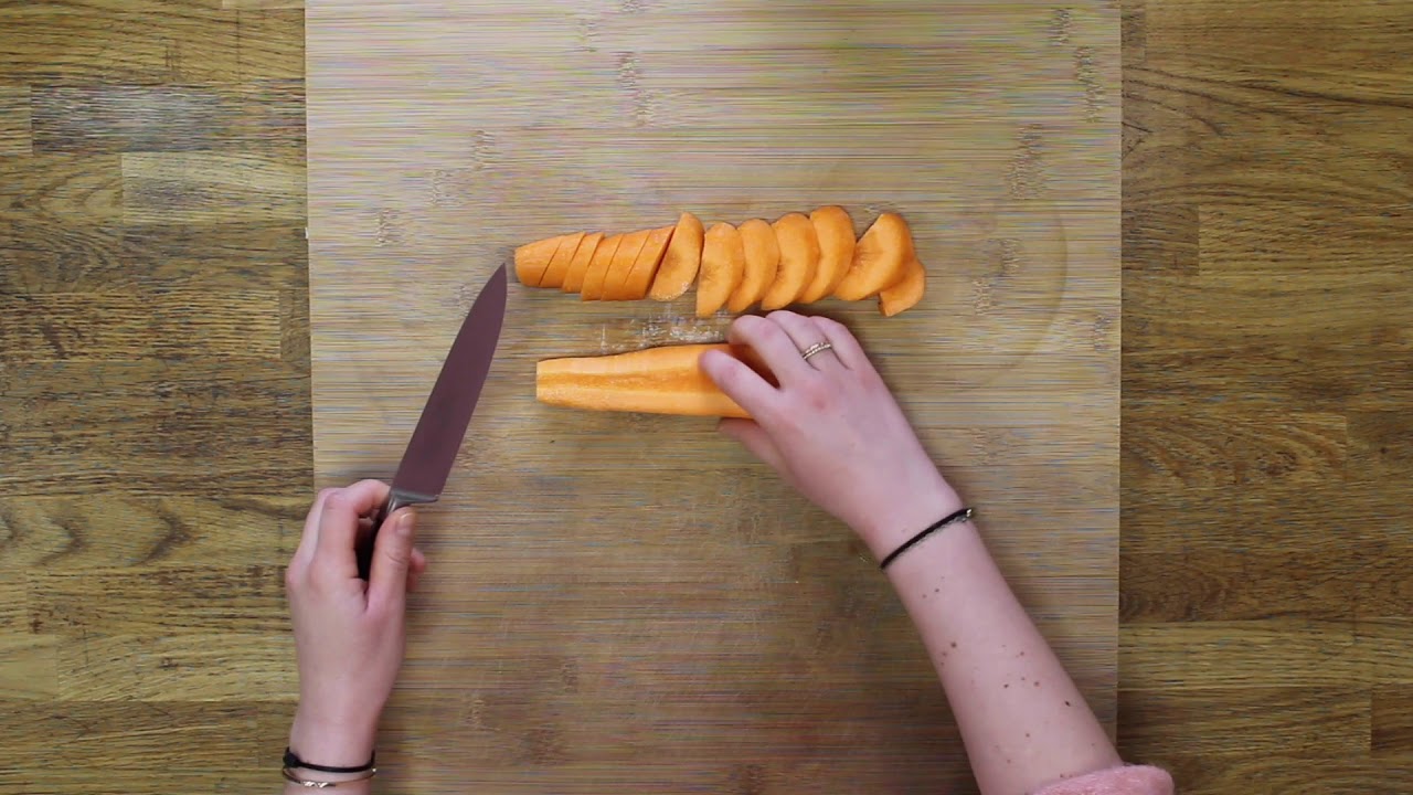 Comment découper des carottes en biseaux ? - YouTube
