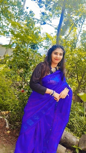 yathi yathi in saree😁😁😁😁#dance #yathi#bluesaree #ttendingshorts # ...