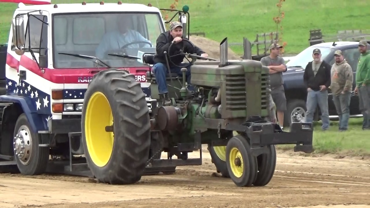 John Deere G Pulling 5000 6 mph - YouTube