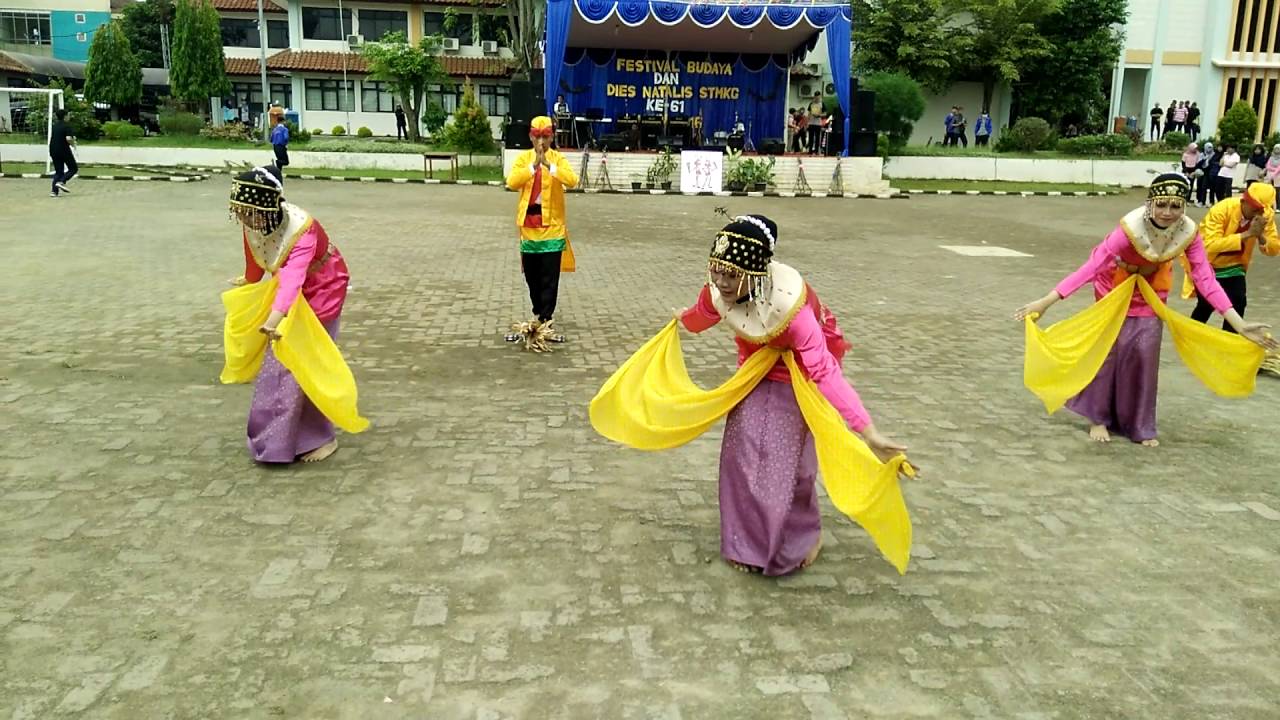 Tarian Soya soya kontingen Ternate pada diesnatalis STMKG 2016 - YouTube