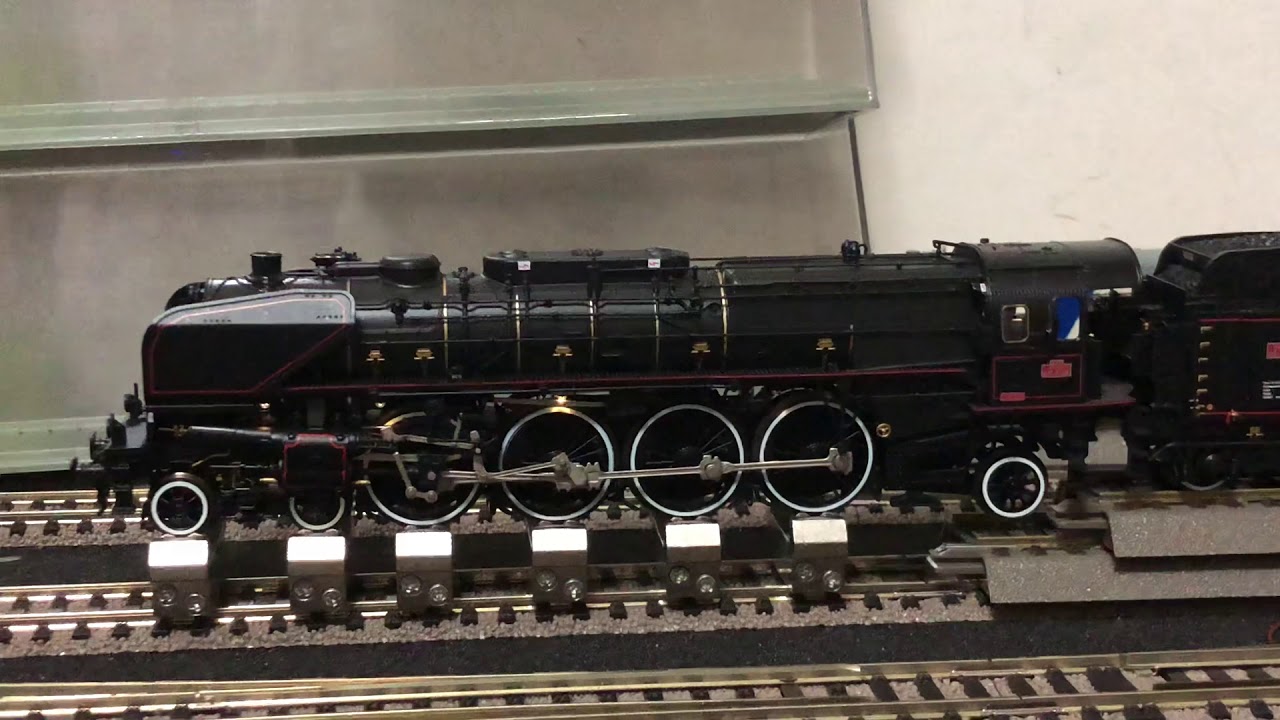 Trix 22941 SNCF 241A65 DCC SMOKE - YouTube