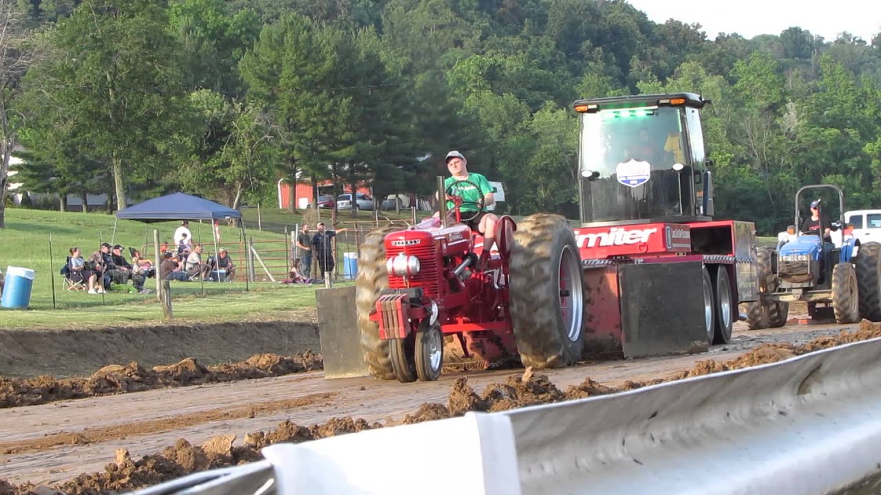 Farmall M pulling 5500lbs - YouTube