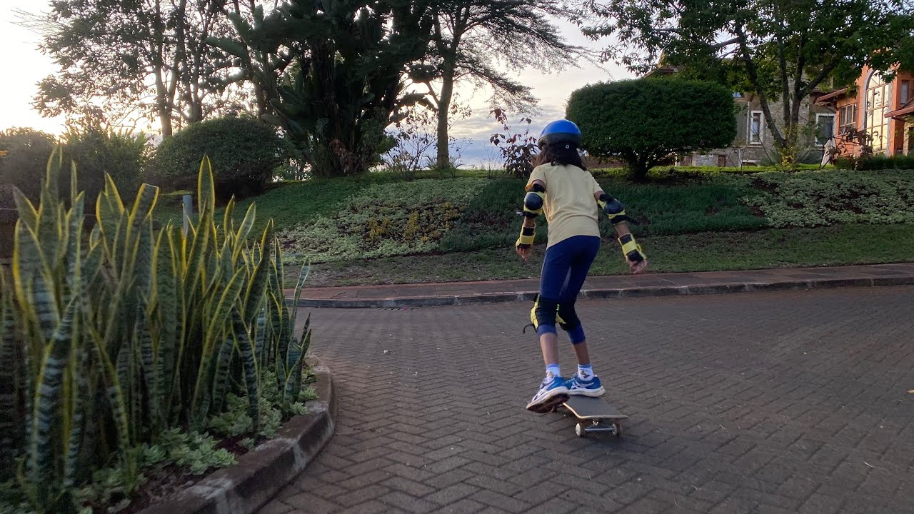 TEACHING SKATEBOARDING 🛹 - YouTube