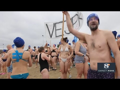 Thousands of swimmers in the Czech Republic look to set a world record