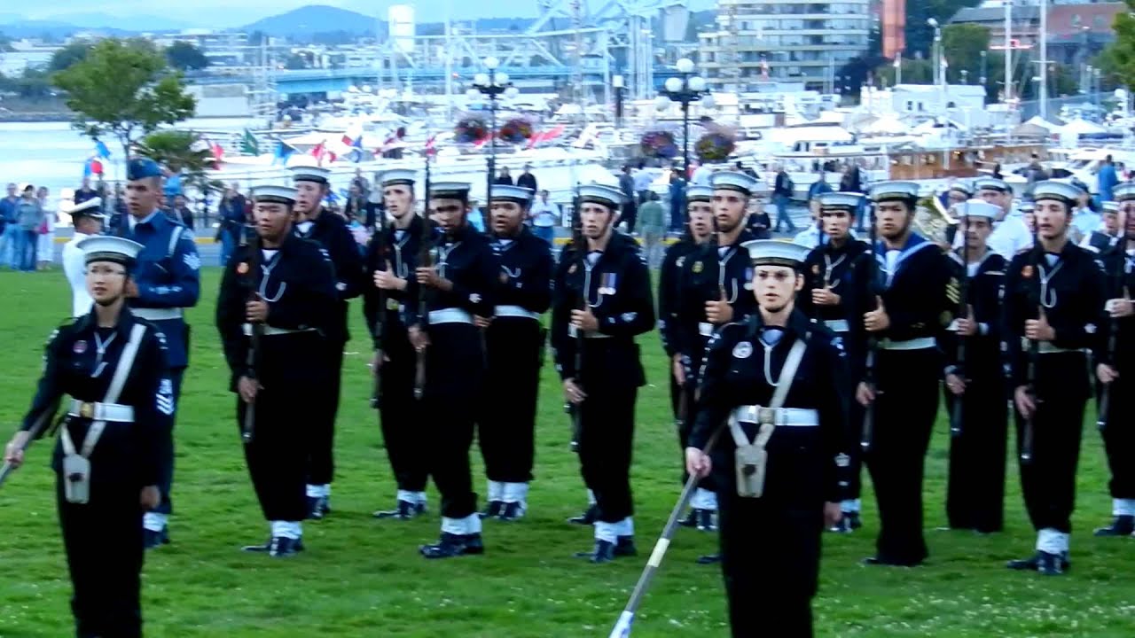 HMCS Quadra CofF 2011 - Sunset and O'Canada - YouTube