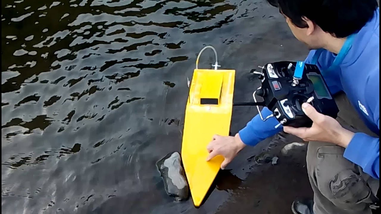 RC homemade speedboat fast.. Calhau São Jorge - YouTube