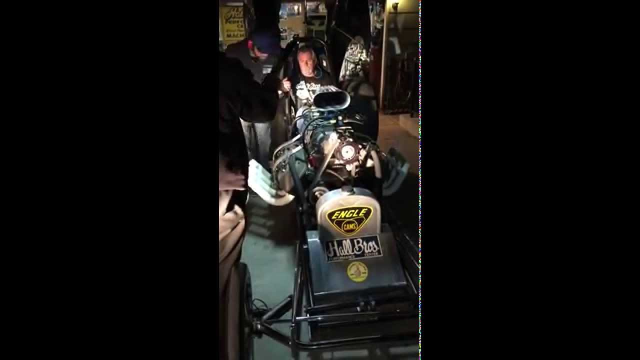 Hemi '32 Bantam Roadster Fire-up Crower Injection - YouTube