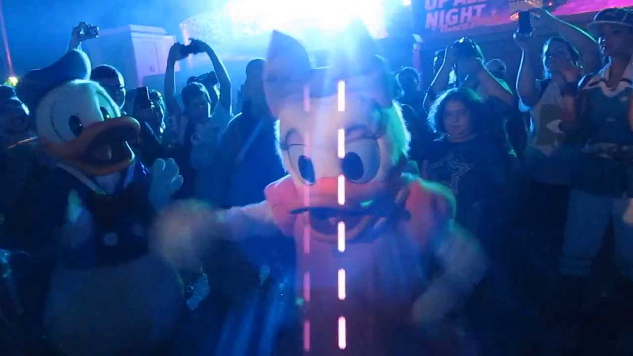 Disneyworld - Characters Dance Off! - YouTube