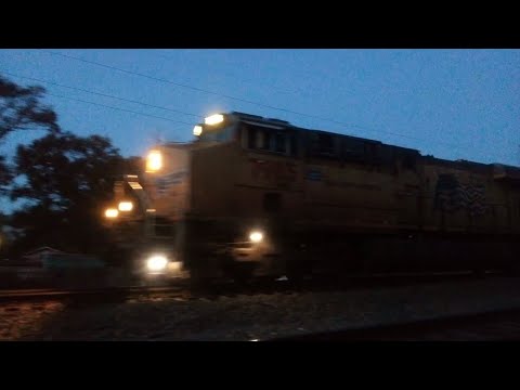 Ex SP!!! UP #7985 leads a fast WB UP manifest out of Livonia, Louisiana!!! - YouTube