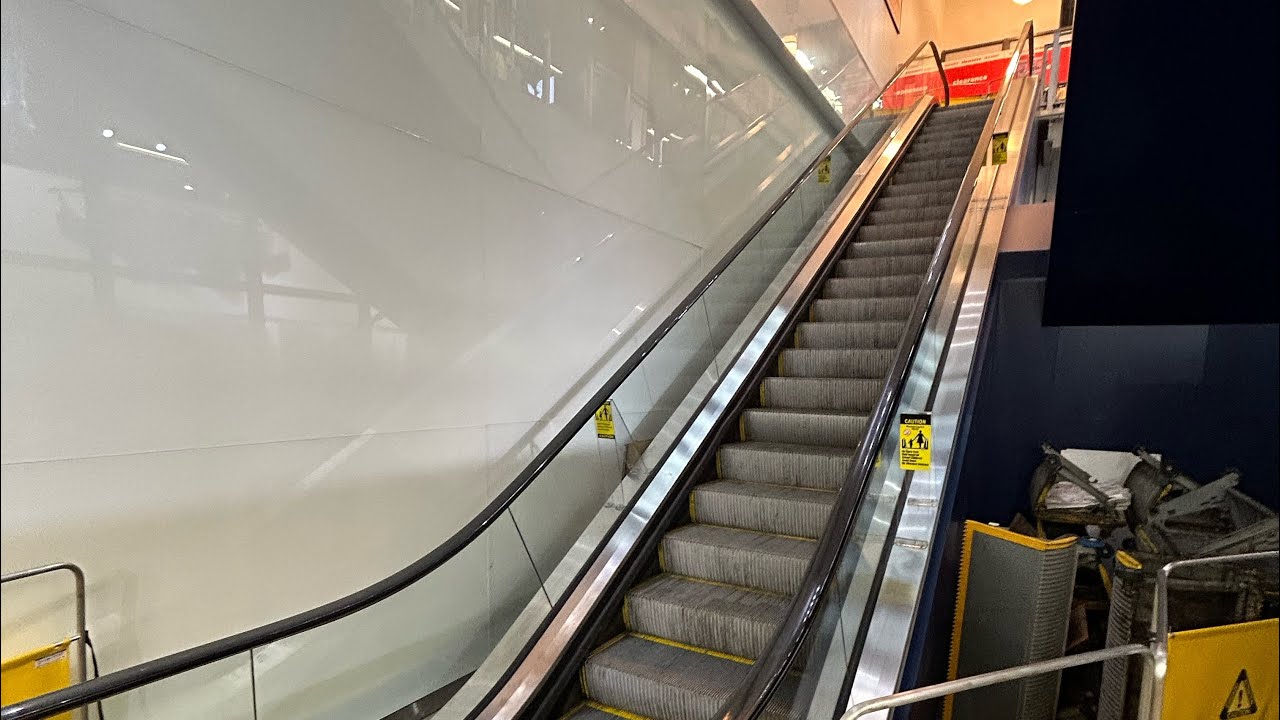 EPIC FAIL! Schindler Escalators At Old Navy Florida Mall In Orlando, FL ...