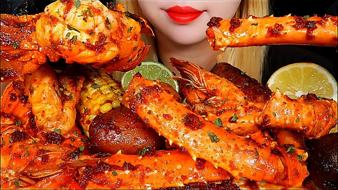 ASMR SEAFOOD BOIL (KING CRAB LEGS , LOBSTER TAIL, SHRIMP) Mukbang ...