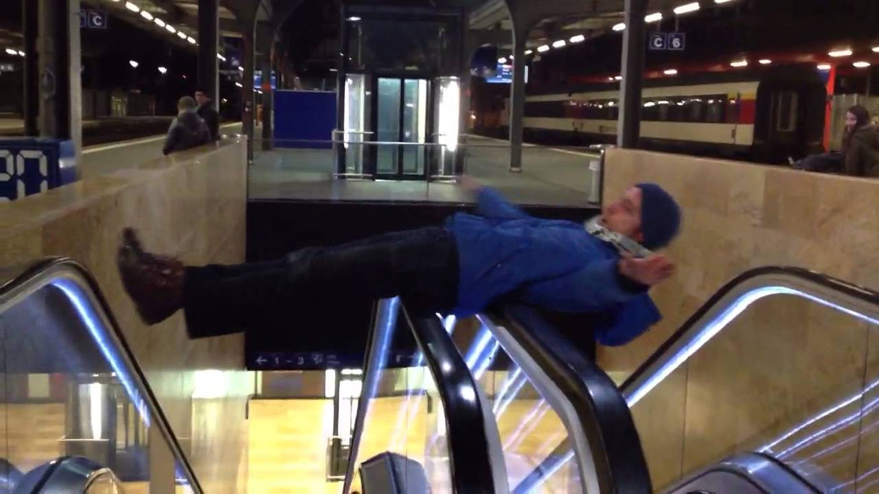 Escalator helicopter (L'homme-hélicoptère) THE LONGEST OF THE WEB ...