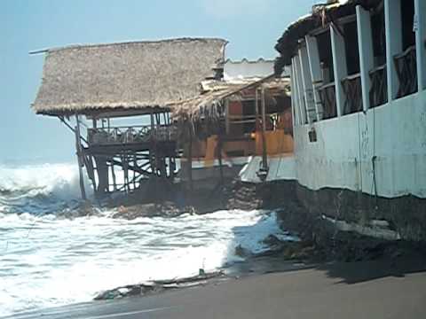 MAREA ALTA LAS HAMACAS DEL MAYOR EN LA PLAYA BOCA DE PASCUALES DE ...