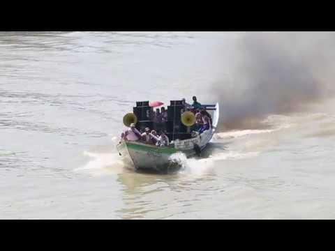 Ridiculously loud boat, Twante Canal - YouTube