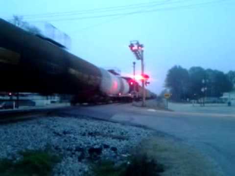 CSXT Q439 SB Lucama NC AC44&SD70MAC Rolling - YouTube