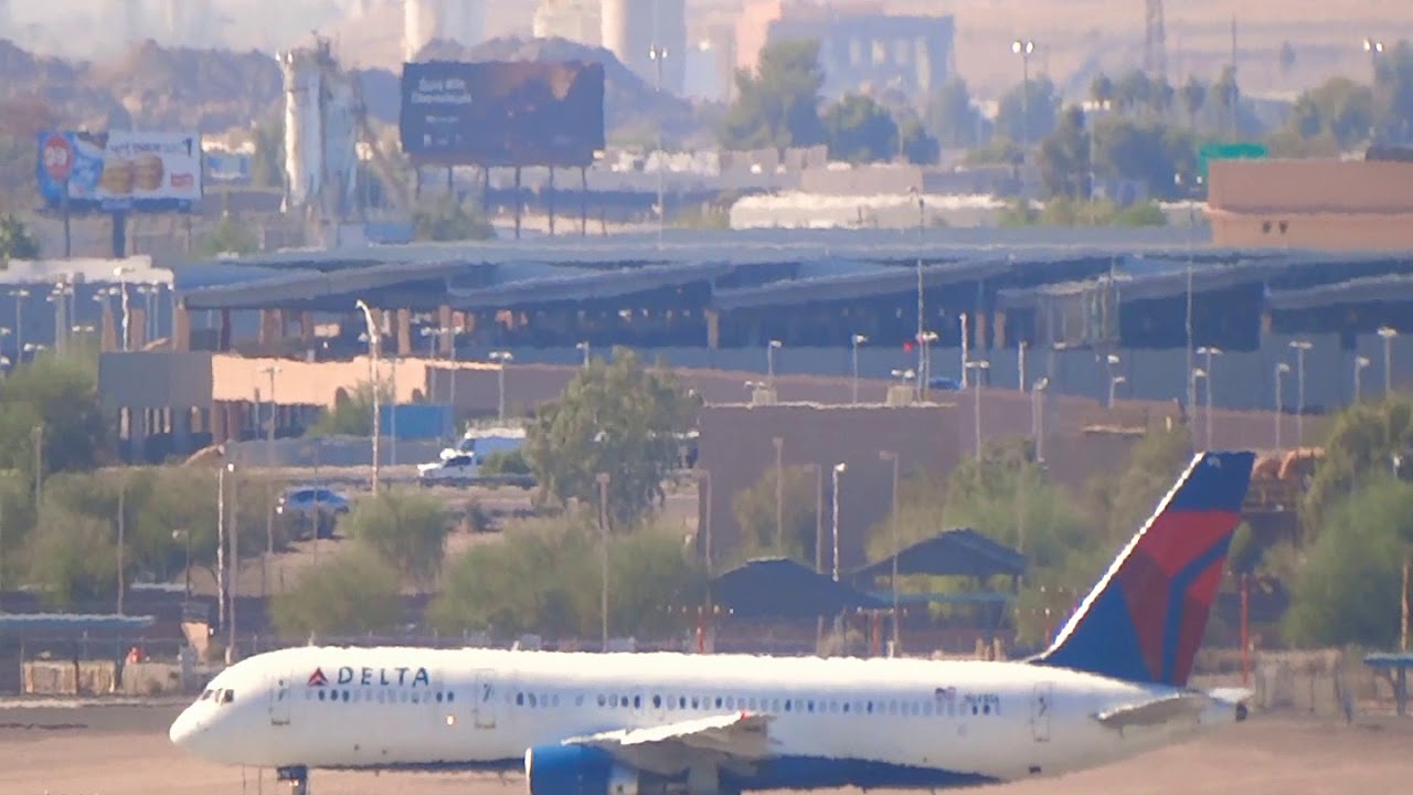Delta 757-200 no winglets take off out of Phoenix Sky Harbor - YouTube