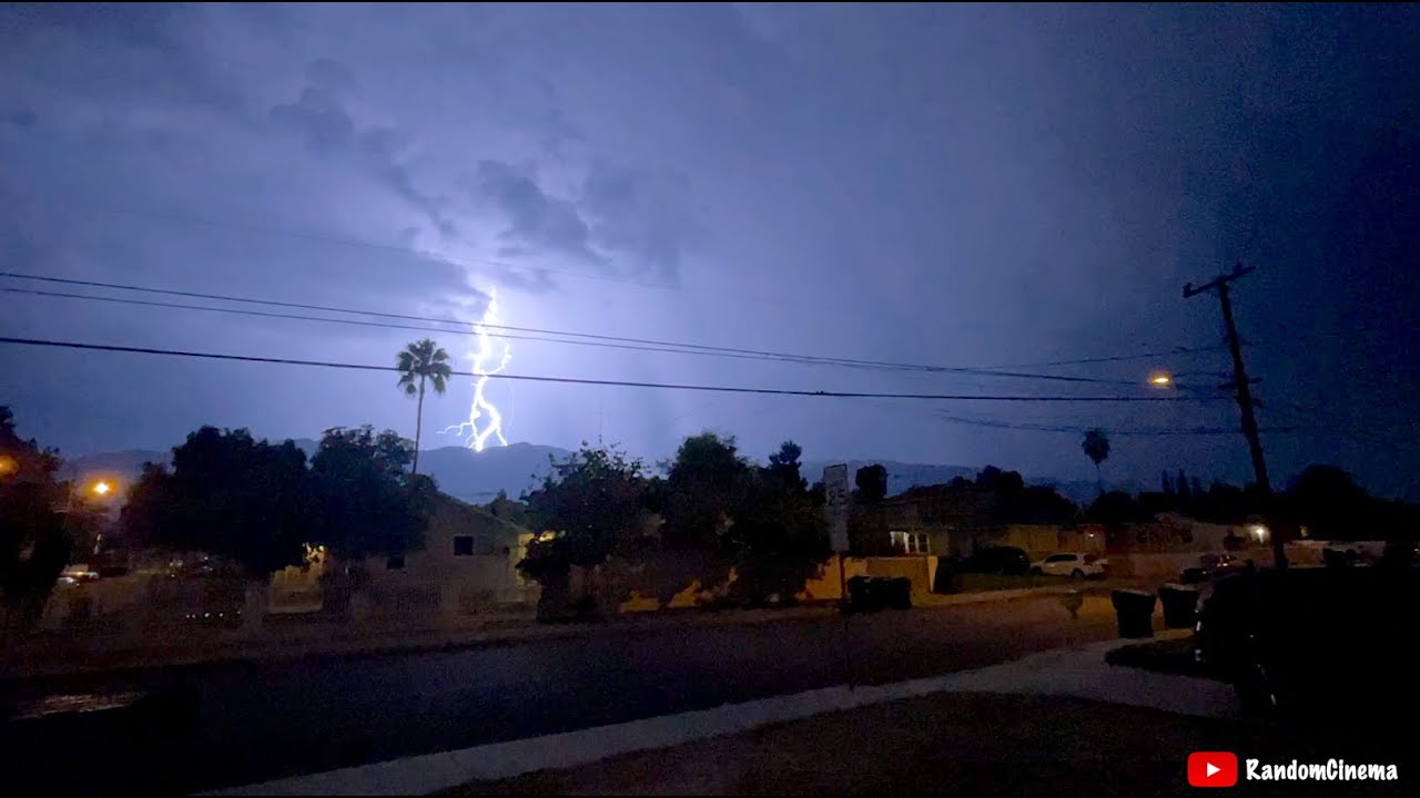 RARE Lightning & Thunderstorm in Los Angeles - YouTube