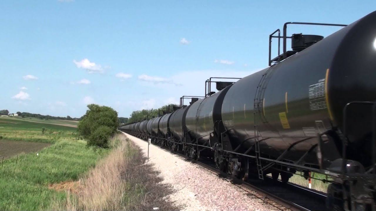 IAIS ES44AC 508 leads M-BICB at Brooklyn, Iowa - YouTube