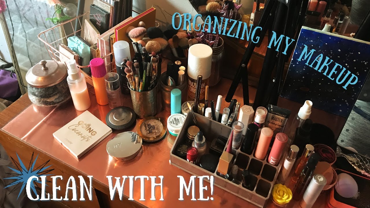 CLEAN WITH ME // cleaning and organizing my vanity! - YouTube
