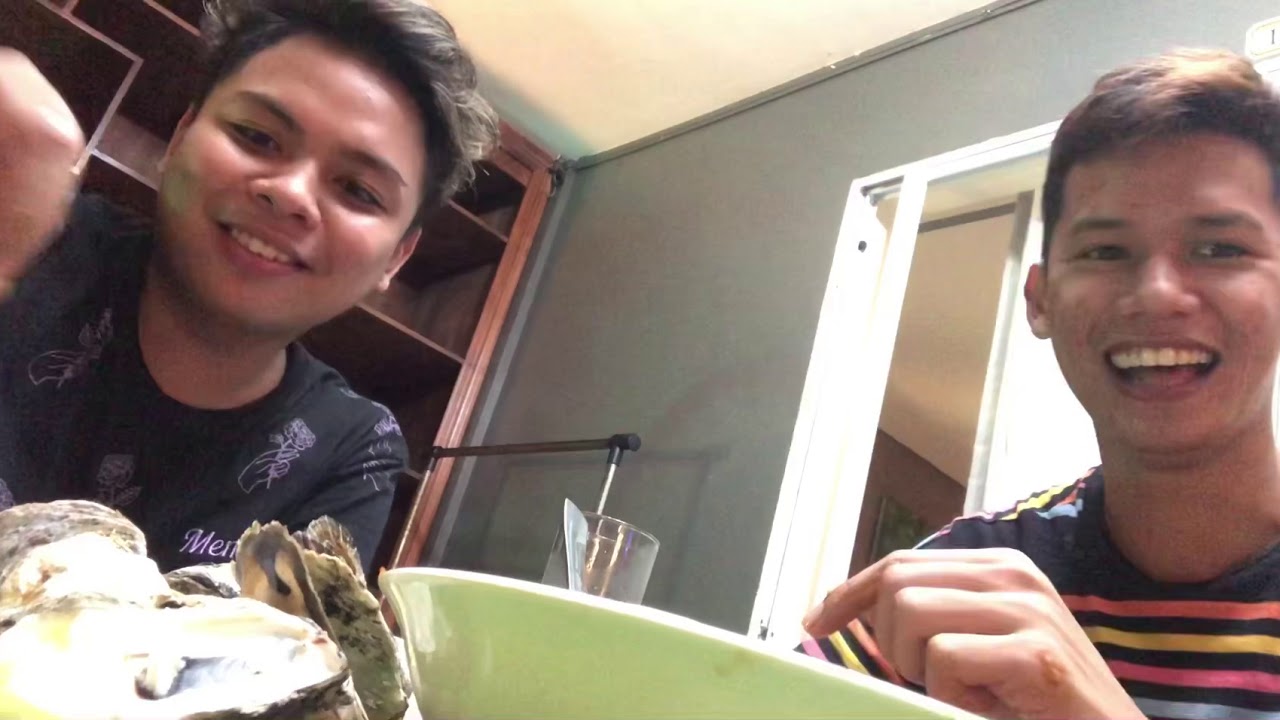 Boodle Fight with Party Boys - YouTube