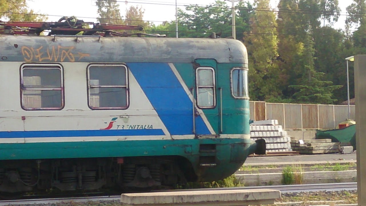 Attraversamento a raso ad Arezzo - YouTube