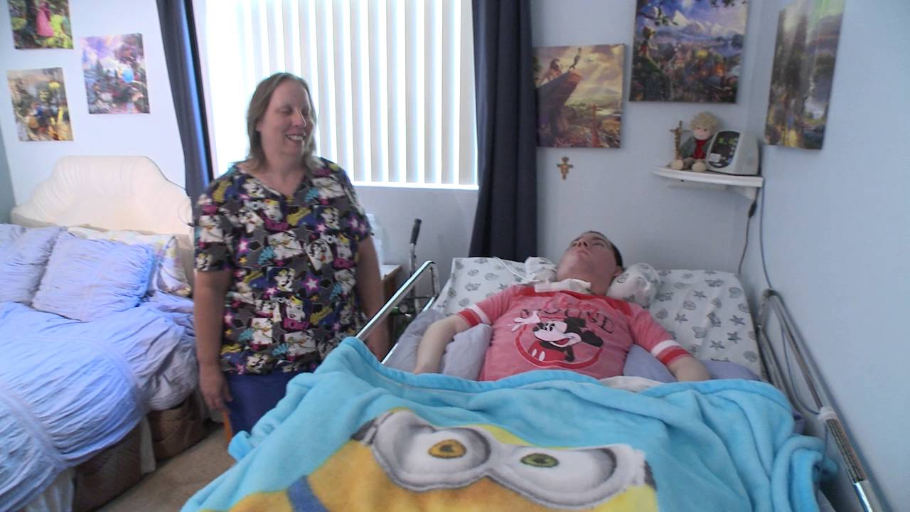 Leona Davis, LVN -- Maxim Healthcare's 2016 Caregiver of the Year - YouTube