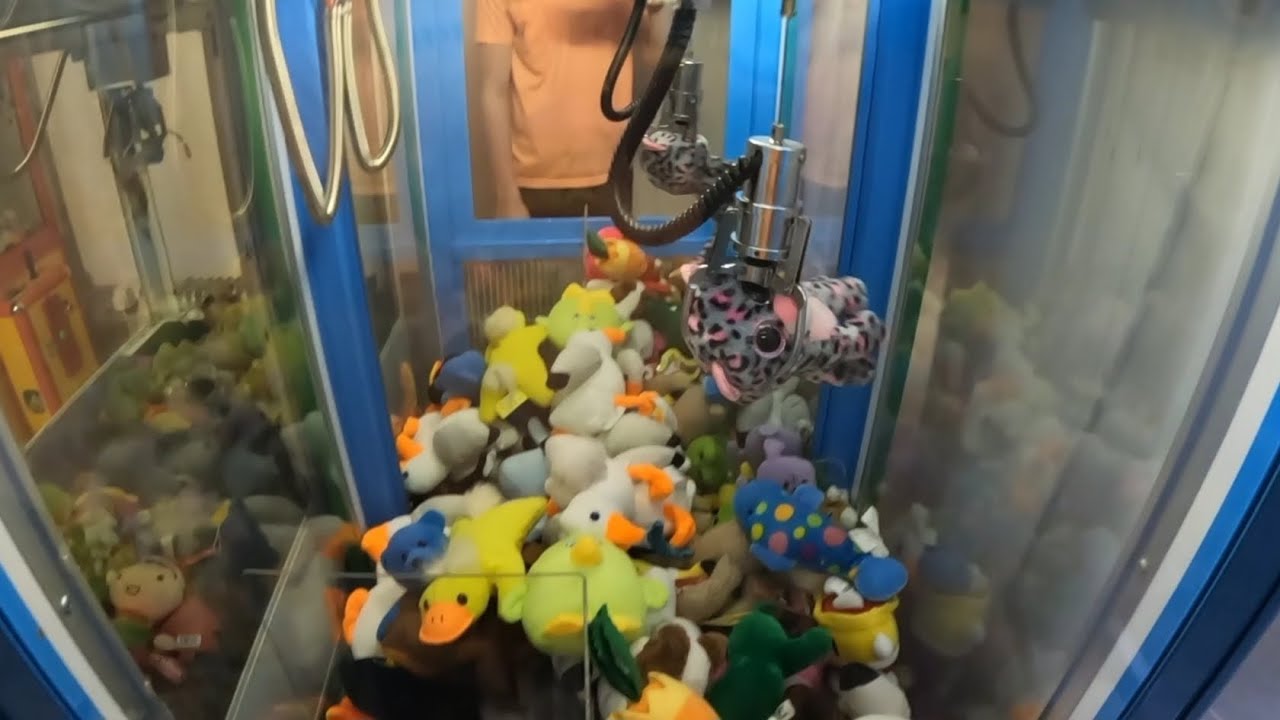 Candy Fun Factory claw machine by WMH/Paokai - YouTube