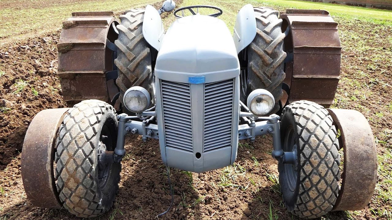 Ferguson TE20 w/ Iron Wheels in the field working with Ferguson Disc ...