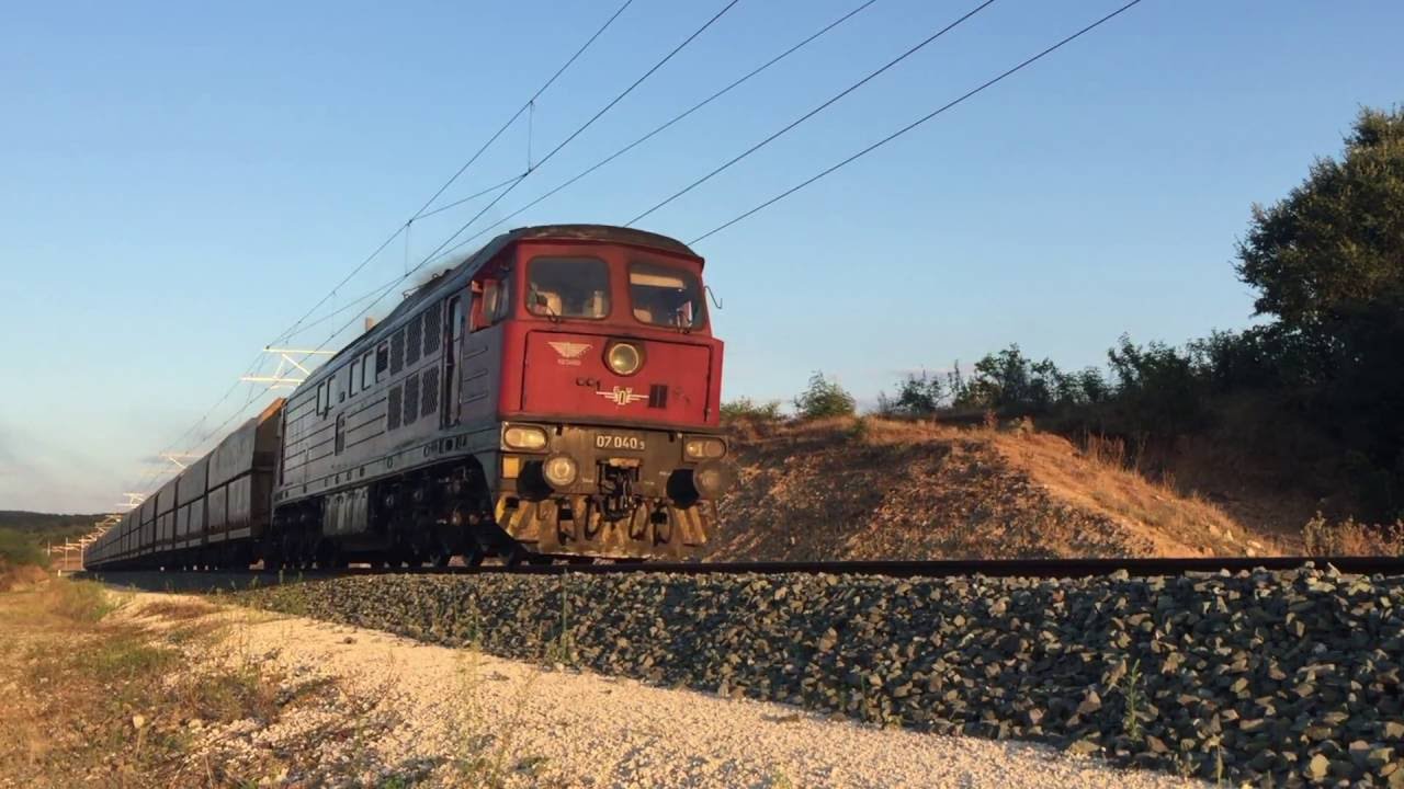 Trains Bulgaria: BDZ Cargo class 07 Coal Train - YouTube
