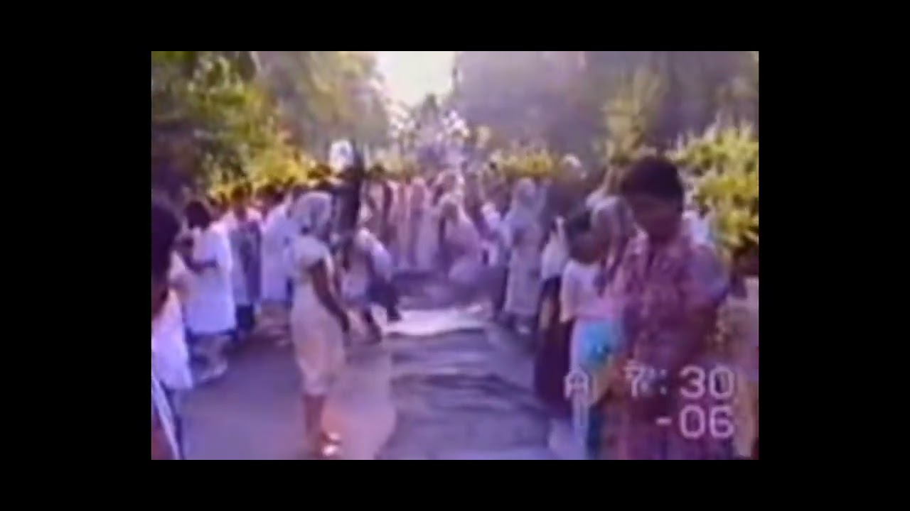 Sta. Isabel Parish Church (Malolos) Tradition every Palm Sunday - YouTube