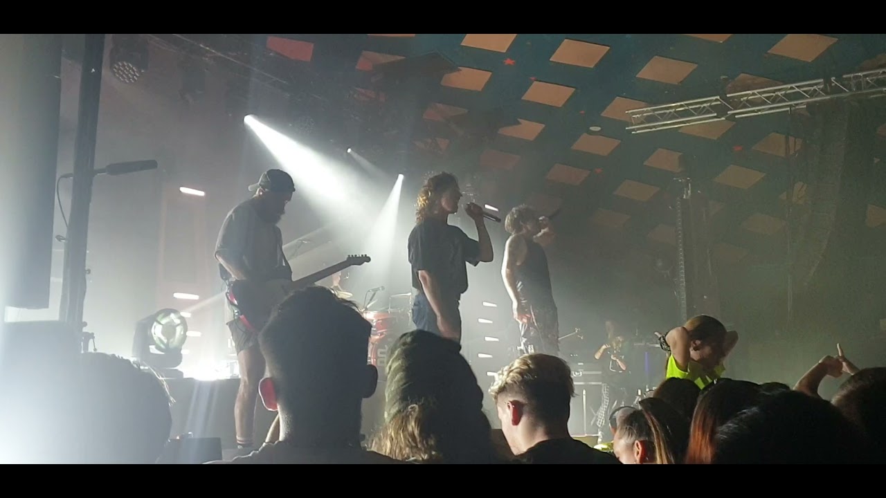 Don Broco - Action (feat.Kid Brunswick) (Barrowlands, Glasgow 2021 ...