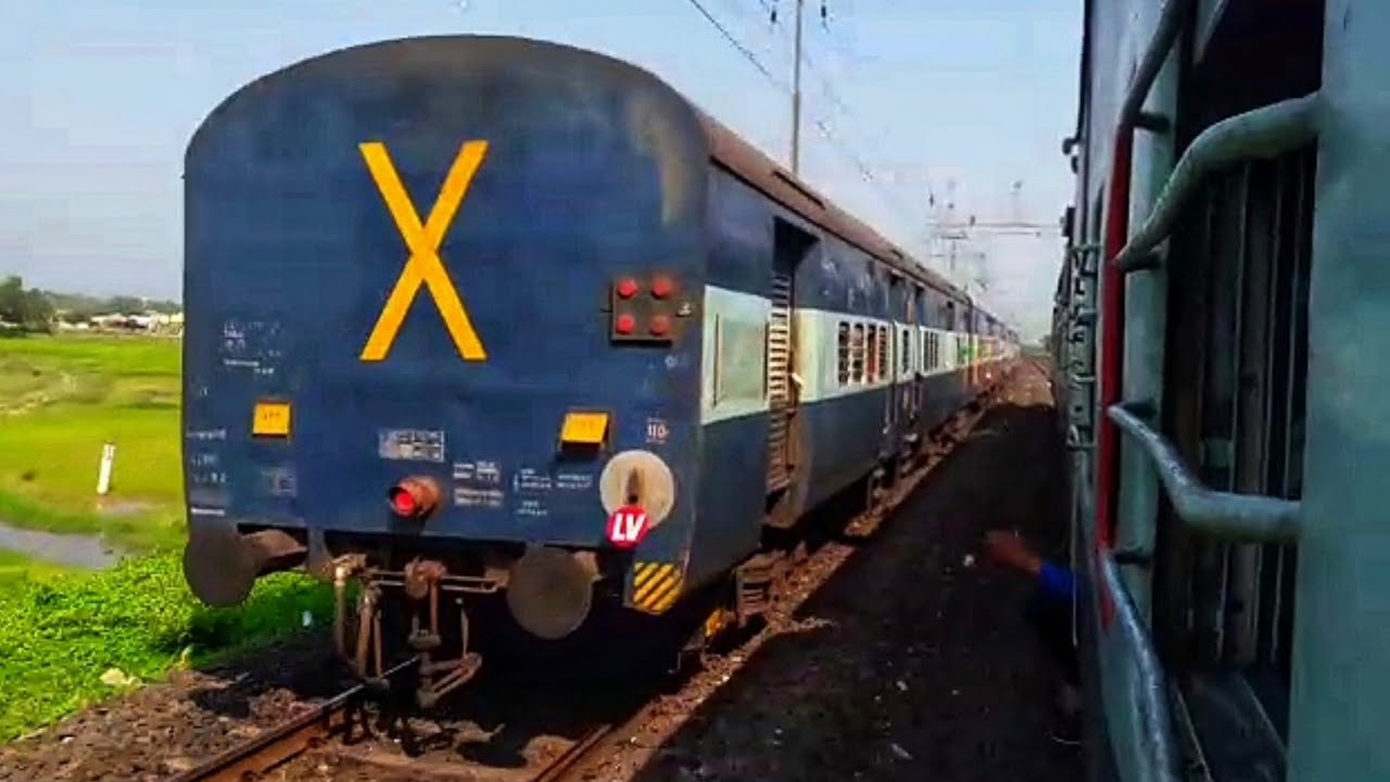 TRAIN RACE | HOOL EXP vs KANCHANJUNGA EXP | Ruthless Overtake | Indian ...