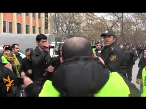 Gənc fəallar Bakıda etiraz etdilər