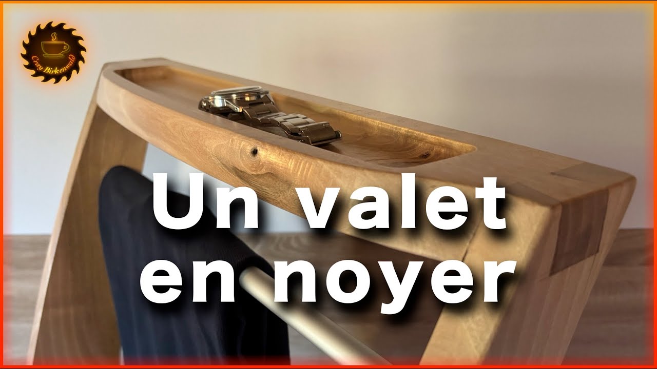 Aluminium et noyer pour un valet moderne (passez le son en mono si vous ...