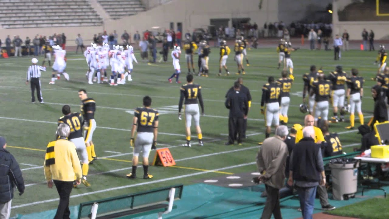 BATMAN vs. SUPERMAN - Filming GOTHAM & METROPOLIS Football Scene - YouTube