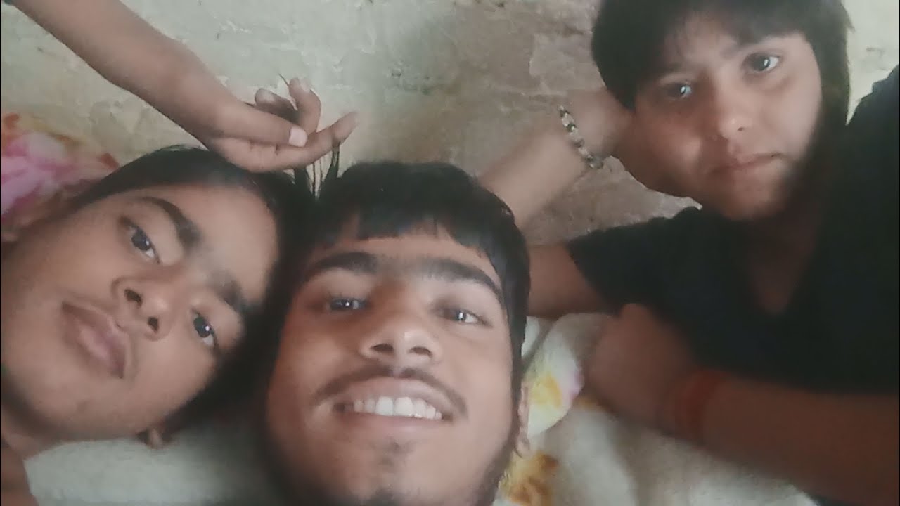 Ghar mein Kaise rahte hain uski video - YouTube