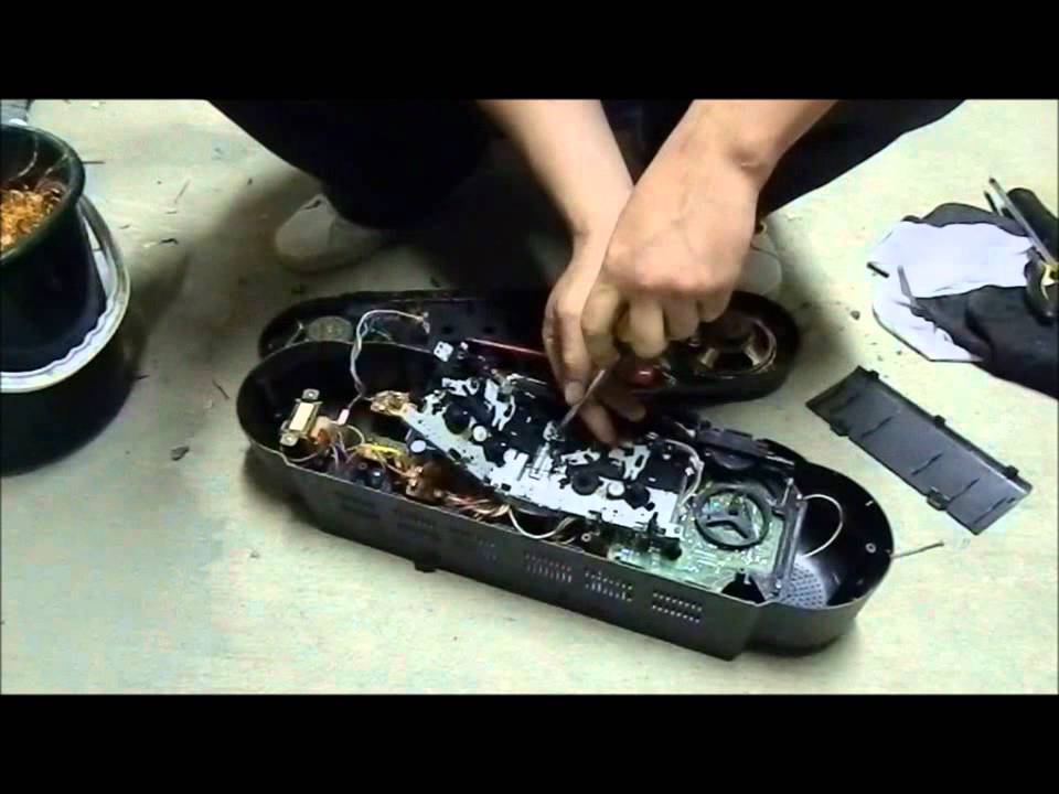 HOW TO SCRAP A RADIO - YouTube