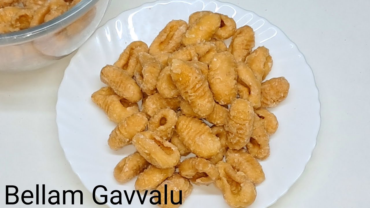 బెల్లం గవ్వలు తయారీ విధానం😋 Sweet Gavvalu Recipe in Telugu/ Theepi ...