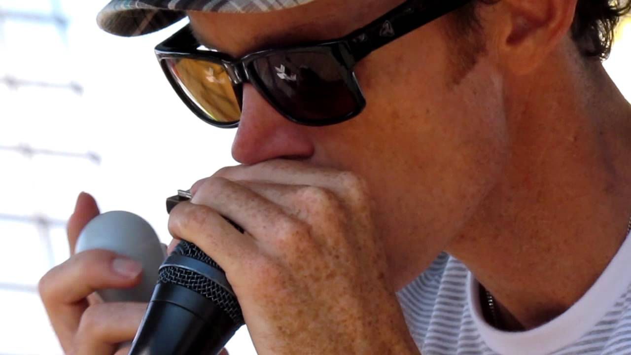 Juzzie Smith Australian Busker 6of12 Harmonica at Halifax Buskers ...
