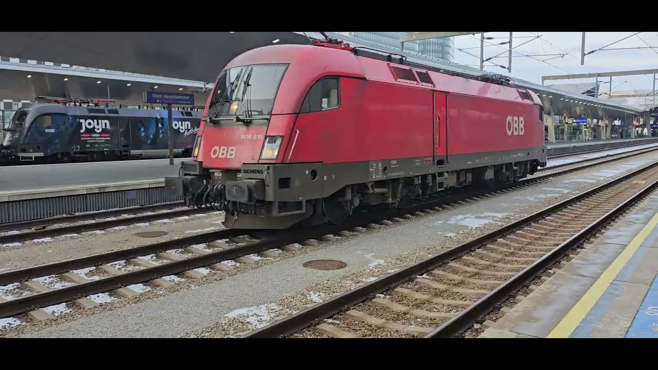 OBB Class 1016 - 1016010 passing Vienna Central Station 24/11/25 - YouTube