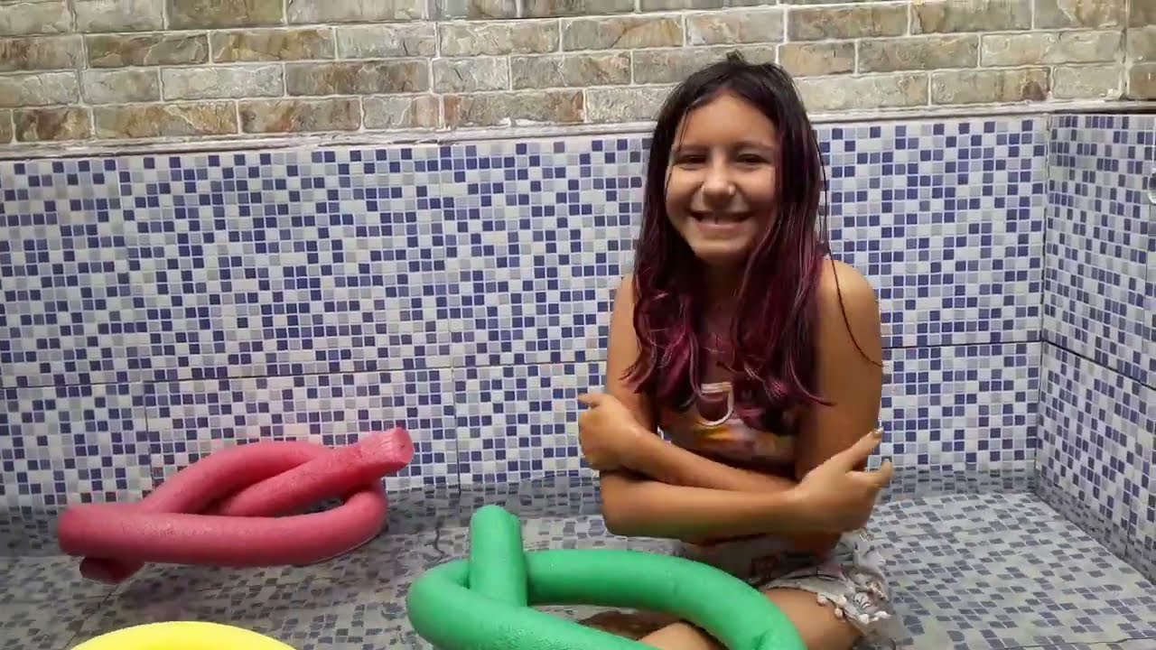 Rotina do Banho na Piscina_pool challenge routine - YouTube