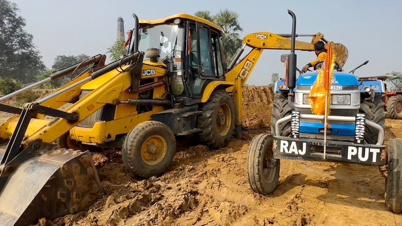 New Jcb 3dx Backhoe Loader Machine Loading Mud In Sonalika 42 Di Rx Tractor | Jcb Tractor | Jcb ...