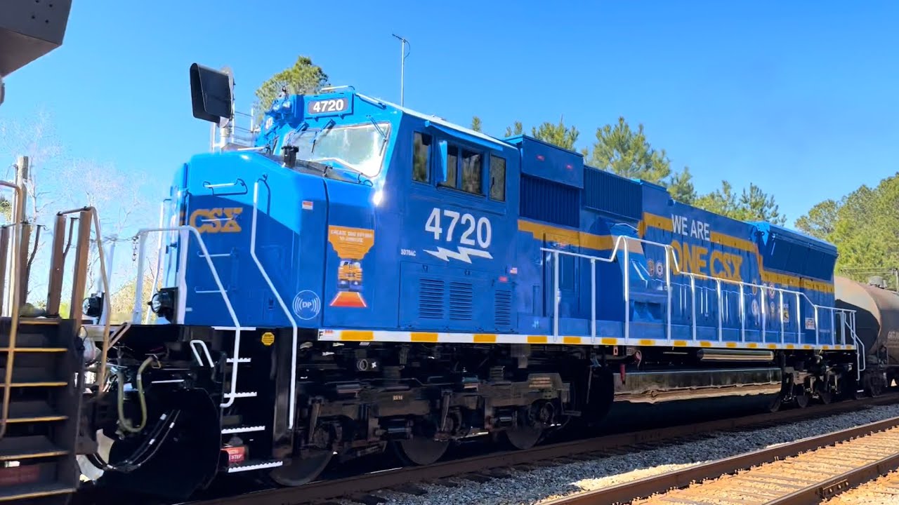 New ONE CSX Painted EMD SD70MAC CSX 4720 on L795-14 SB - YouTube