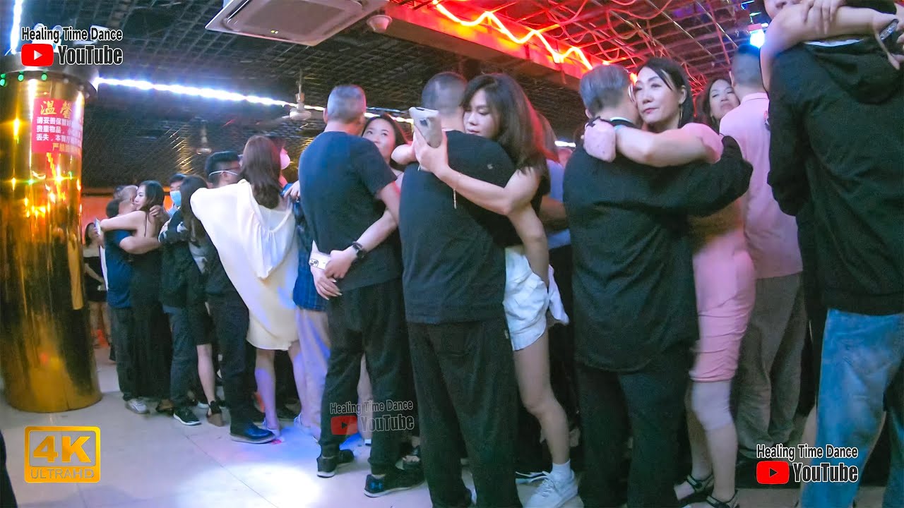 August 2, 2024, Chongqing's most popular dance hall, this is a group of ...