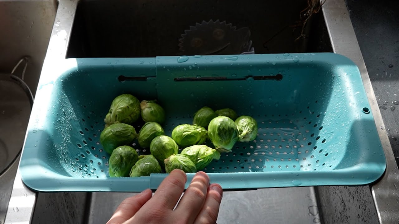 The best way to wash vegetables in your sink - Adjustable strainer ...
