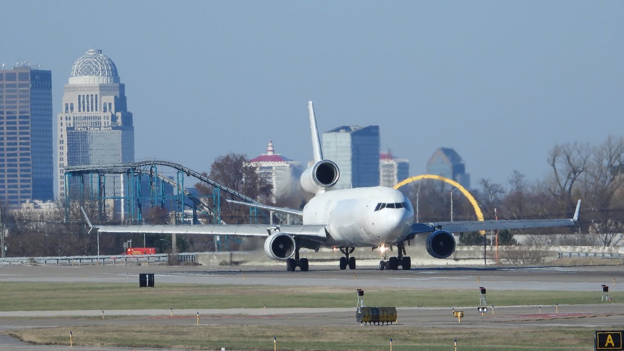 15 Minutes of “Peak Season” Louisville Muhammad Ali airport # ...
