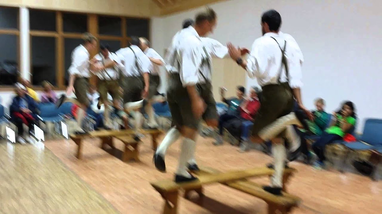 Sud-Tirolo schiaffeggiatori con le panche - YouTube