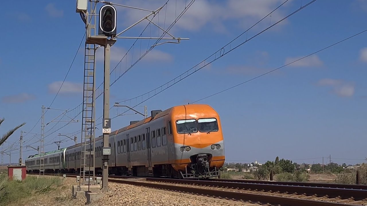 ONCF ZM UM 06/04 assurant le TNR 809 à Azzemour vers El Jadida(4k60) - YouTube