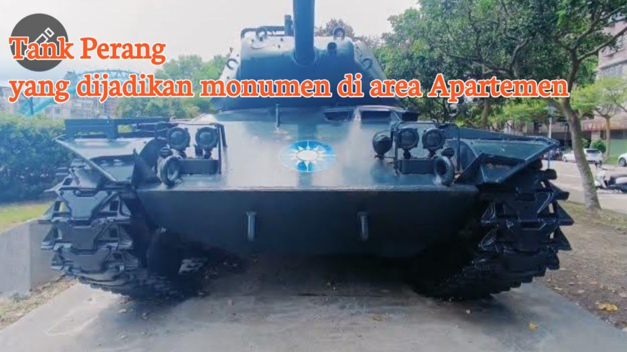 Tank Perang yang dijadikan monumen di area Apartemen - YouTube