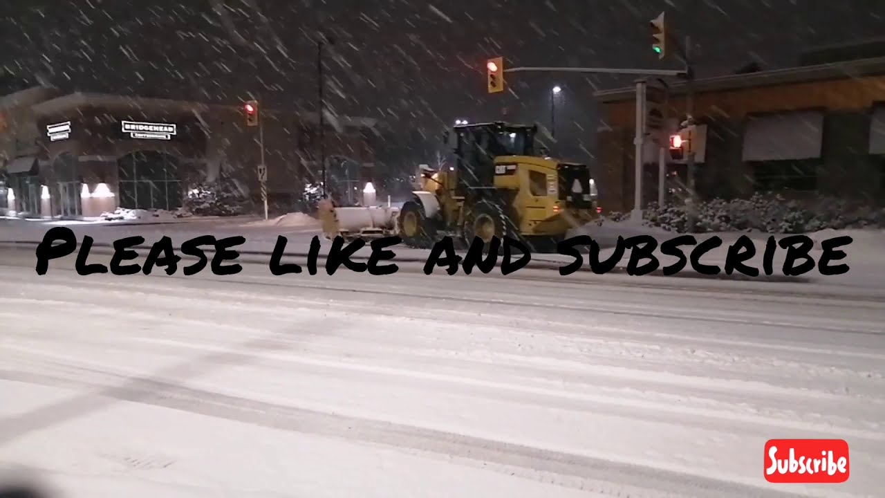 Snow Removal 930M Cat Loader Snow Plowing Parking Lot With Snow Pusher ...